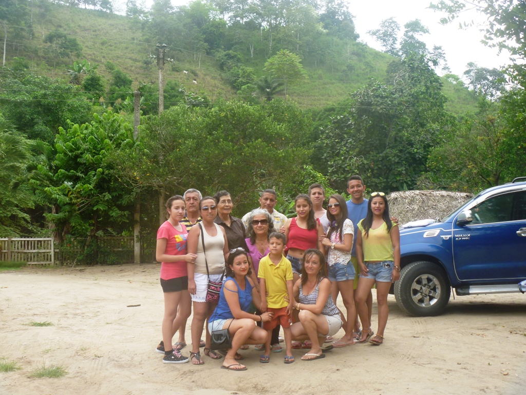 Zambullidas en río cristalino y comida típica en la Guabina encantadora ...