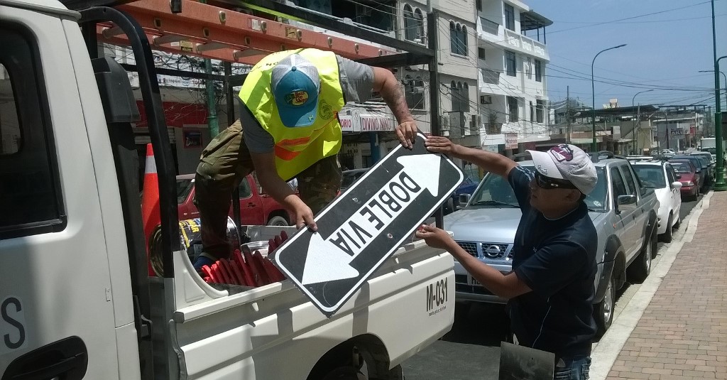 La regenerada Calle 13 de Manta ya es unidireccional – REVISTA DE MANABÍ