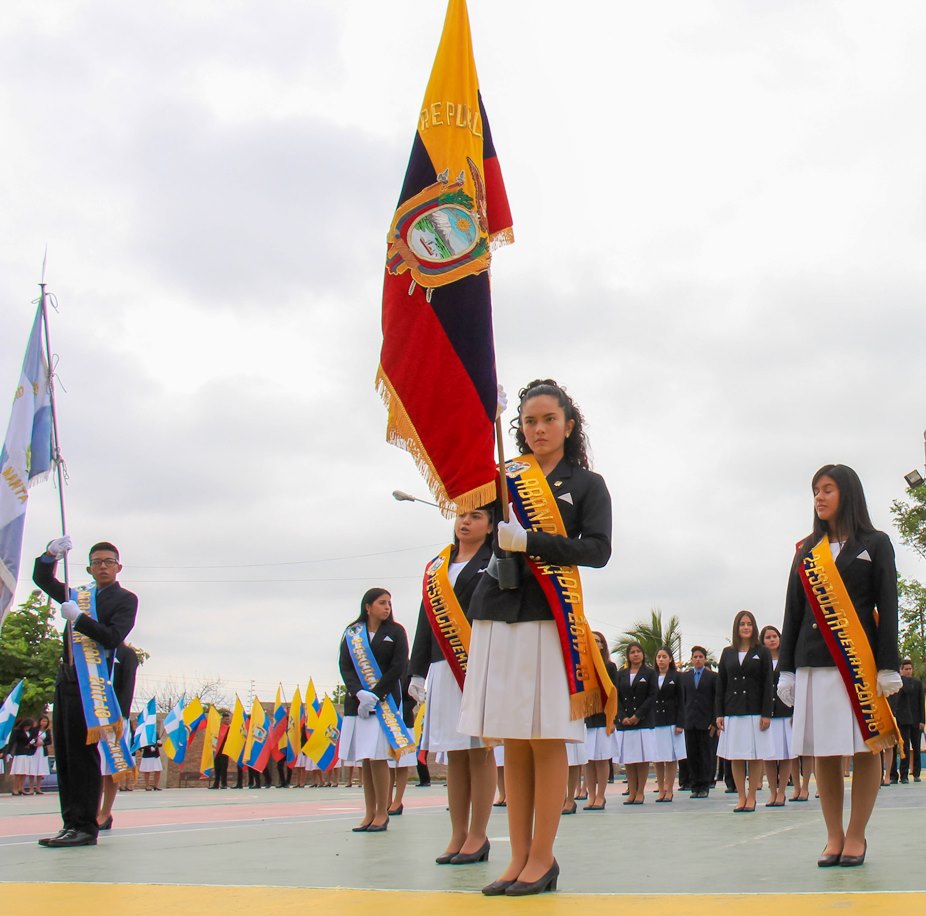 El Día de la Bandera en un colegio de Manta – REVISTA DE MANABÍ