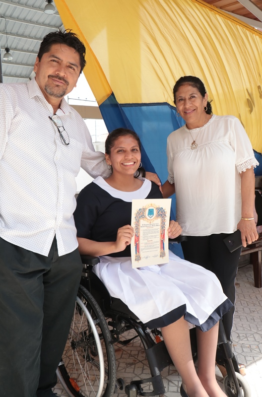 Ivanna, la estudiante que se sobrepuso a la tragedia – REVISTA DE MANABÍ