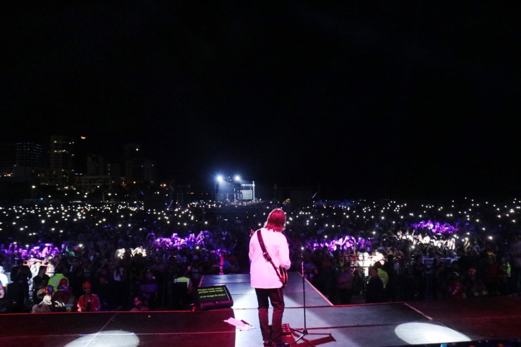 Multitud ovacionó a Juanes en Playa El Murciélago – REVISTA DE MANABÍ